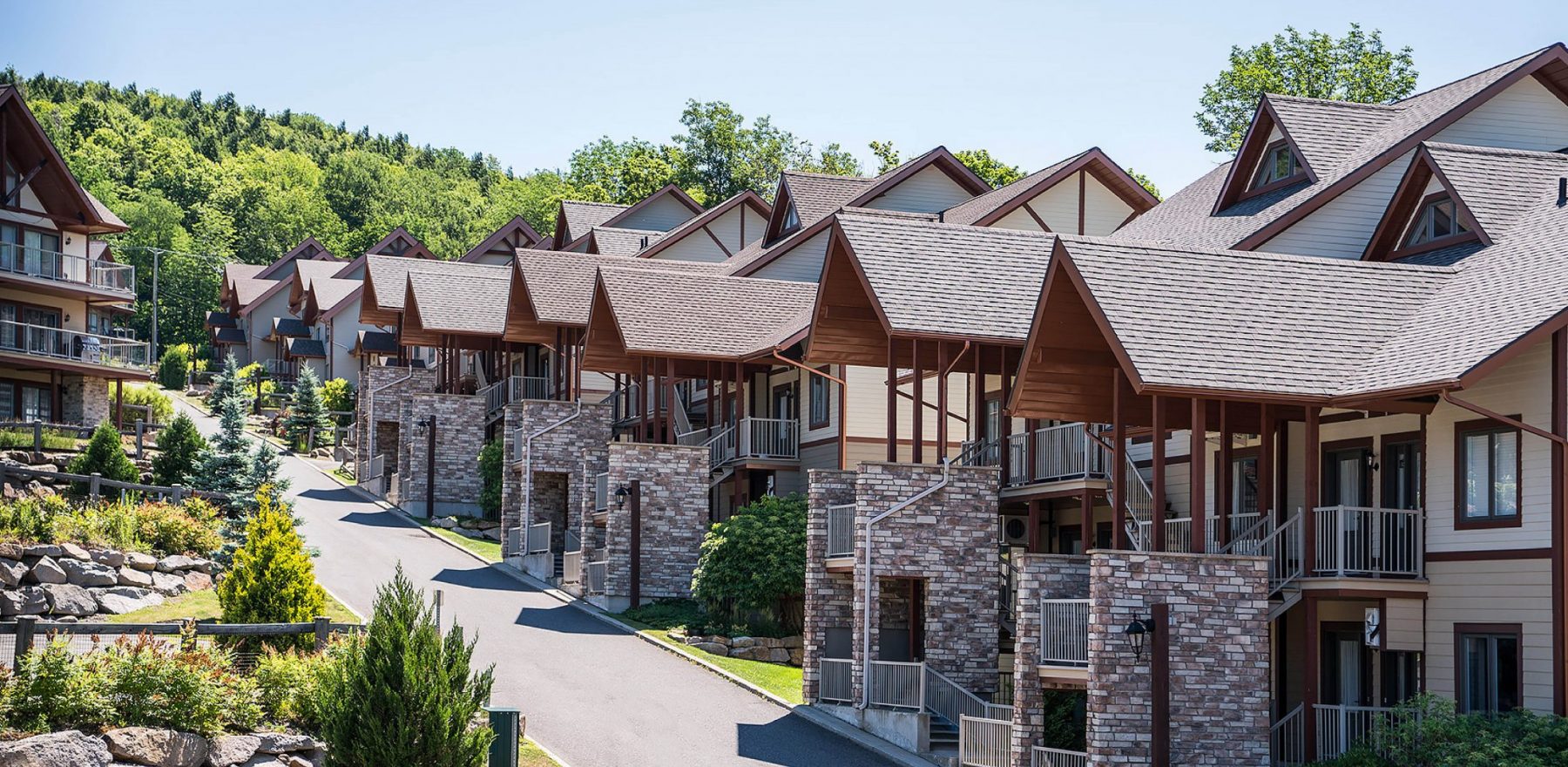 Domaine Château-Bromont - Hotel, Auberge, Condos and Golf in Bromont